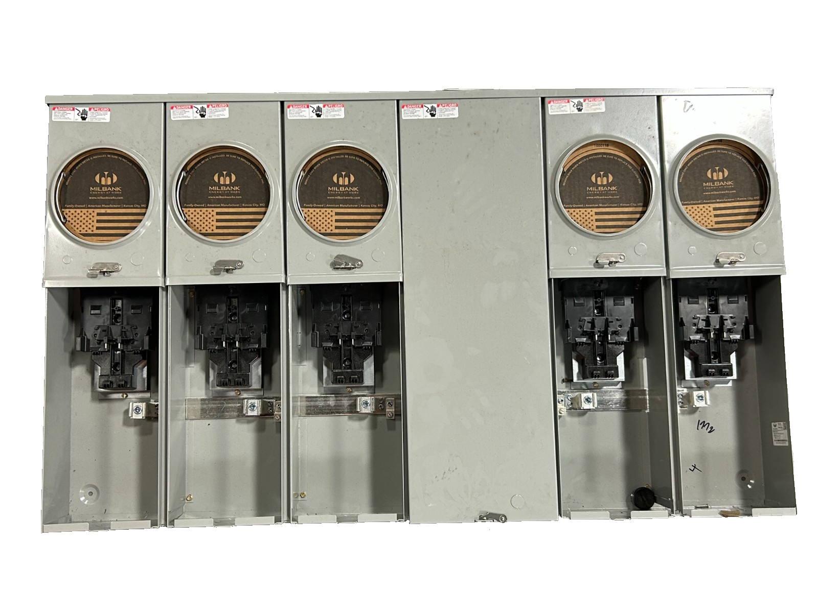 Milbank U5885-X Ringless Metering Bank 200A 240VAC – RoboMachIndustrial